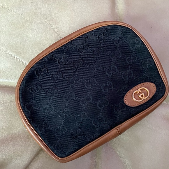 Gucci | Bags | Gucci Vintage Small Zip Pouch Make Up Bag Gg ...